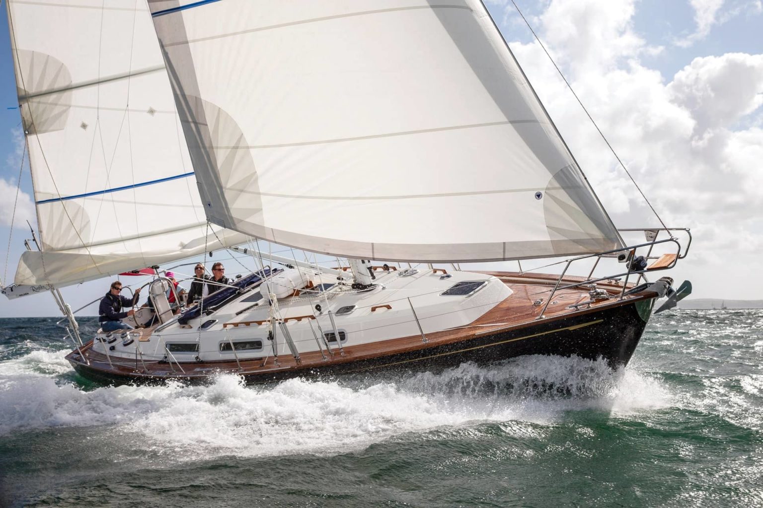 Cutter or sloop rig? Which is best for offshore and ocean cruising