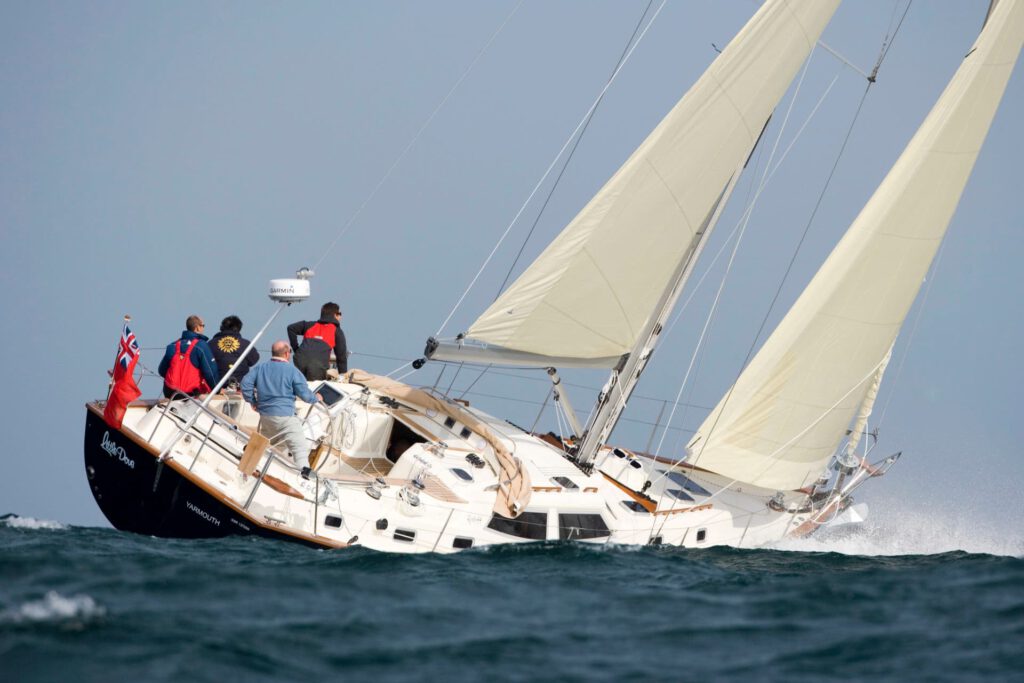 Rustler 44 - Ocean-capable raised saloon bluewater cruiser