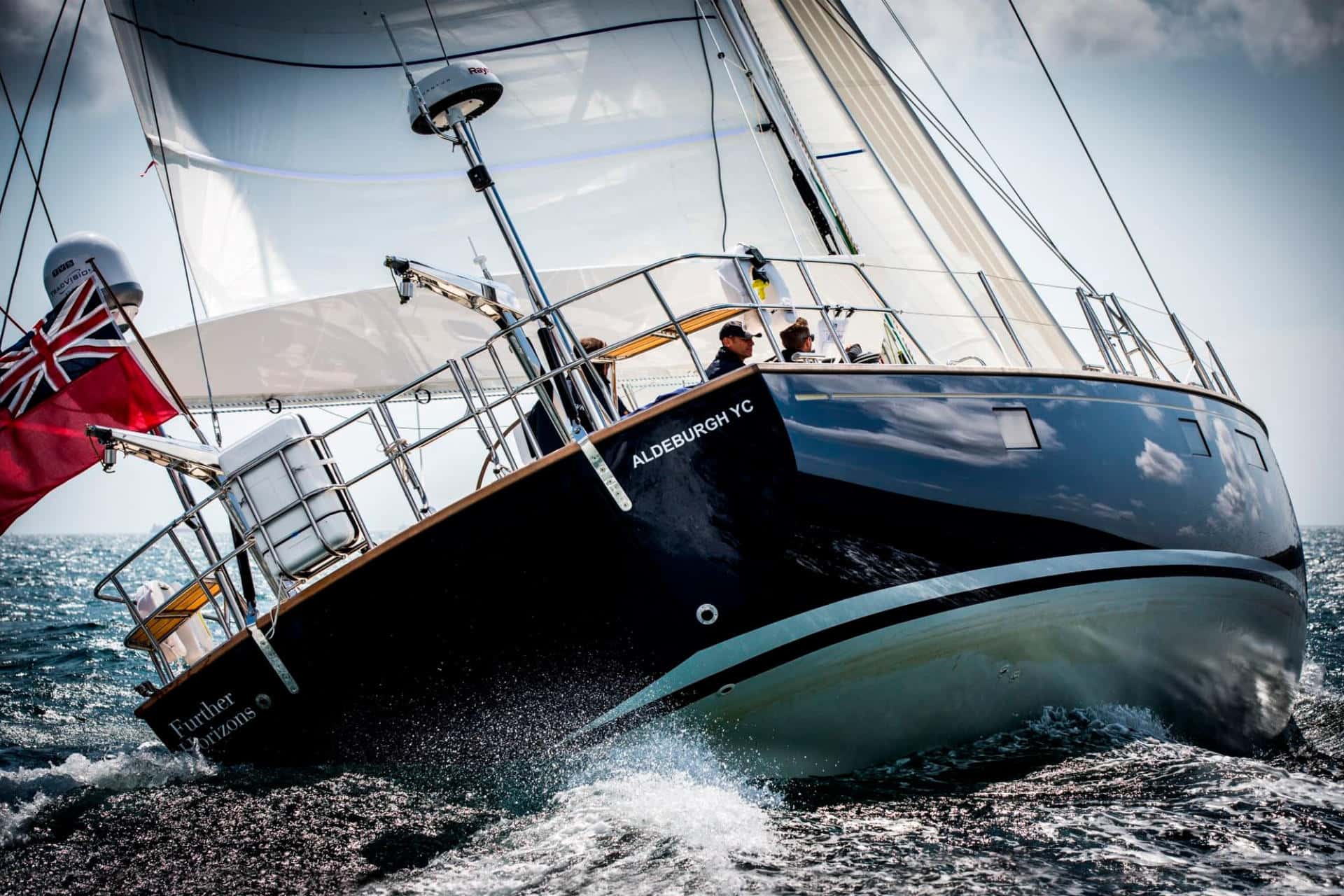 What hull features are important for an ocean cruising yacht?