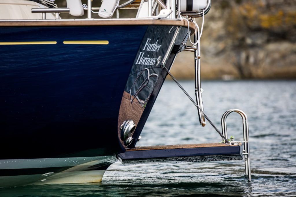 What hull features are important for an ocean cruising yacht?