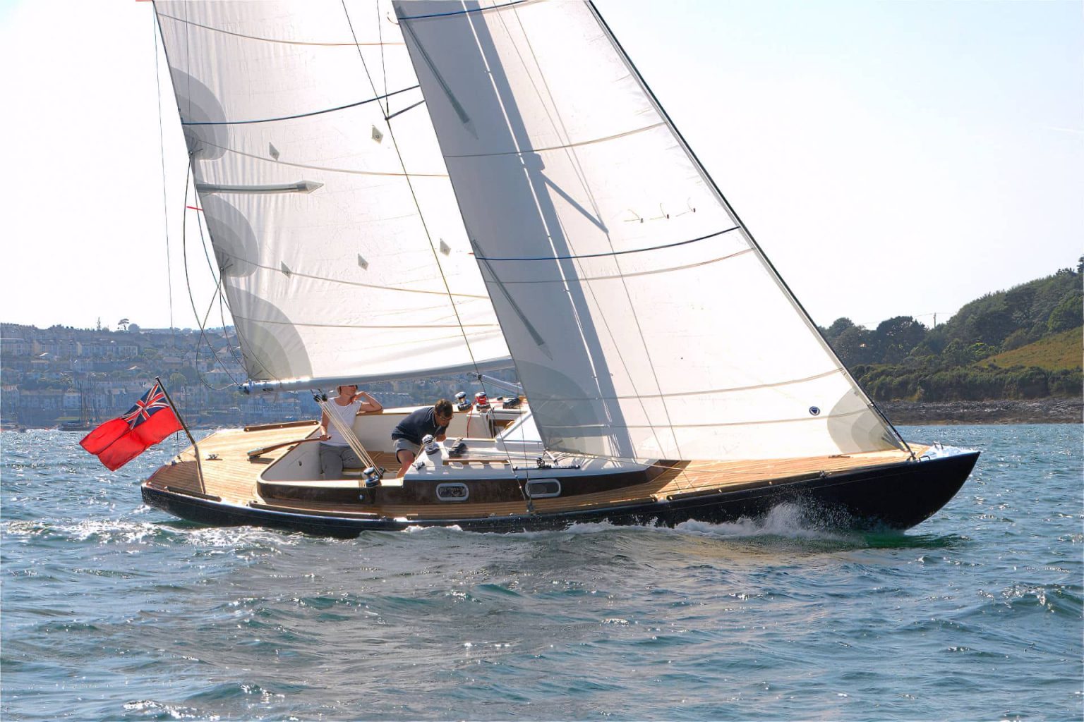 How a carbon fibre mast benefits a cruising yacht